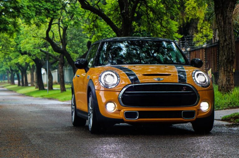 Car Insurance for Minis | Cover for Classic Minis & BMW MINIs | Adrian Flux