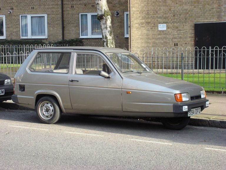 Reliant Robin: the quintessentially British ‘plastic pig’ - Cult Classics