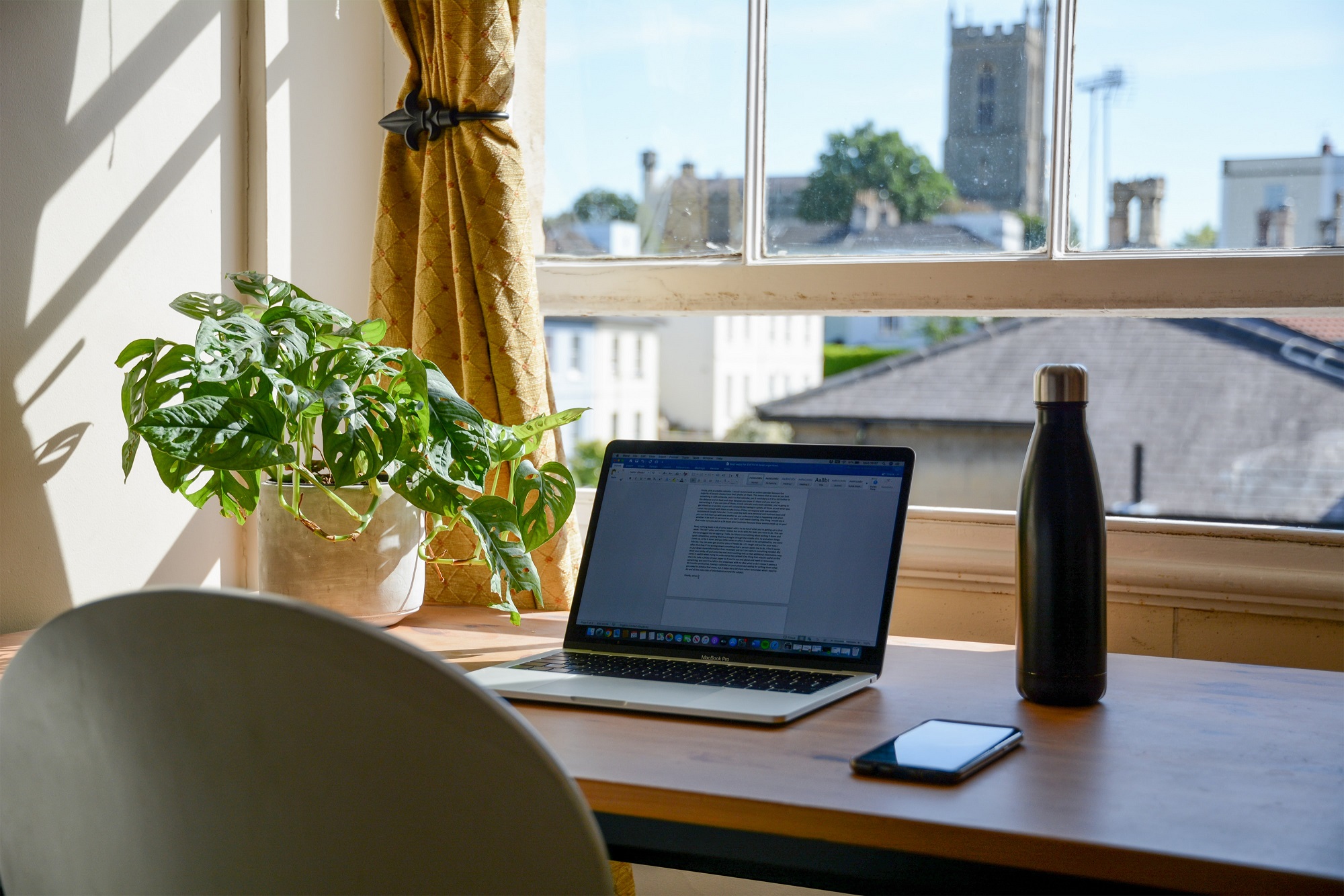 10 tips on how to set up the perfect home office space